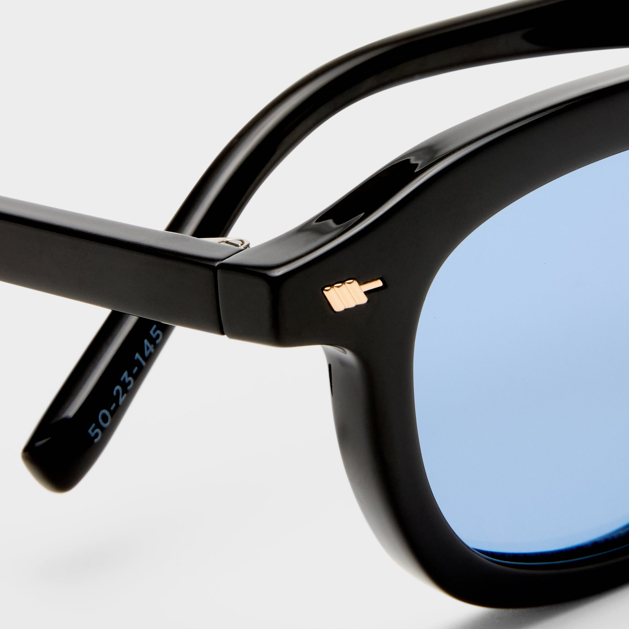 Heart Throb Black Uni-Sex Round Sunglasses | Le Specs