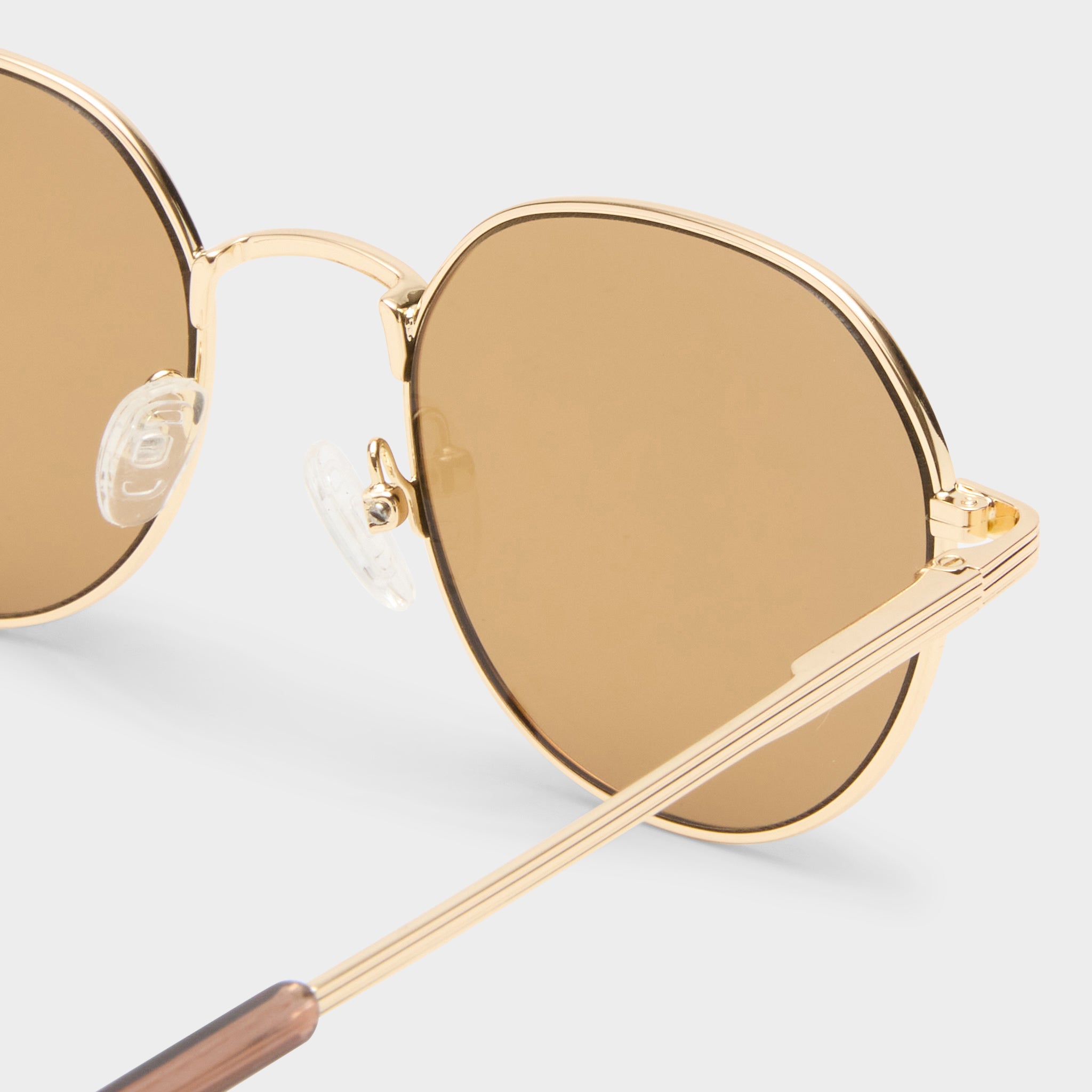 Odyssey Gold Uni-Sex Round Sunglasses | Le Specs