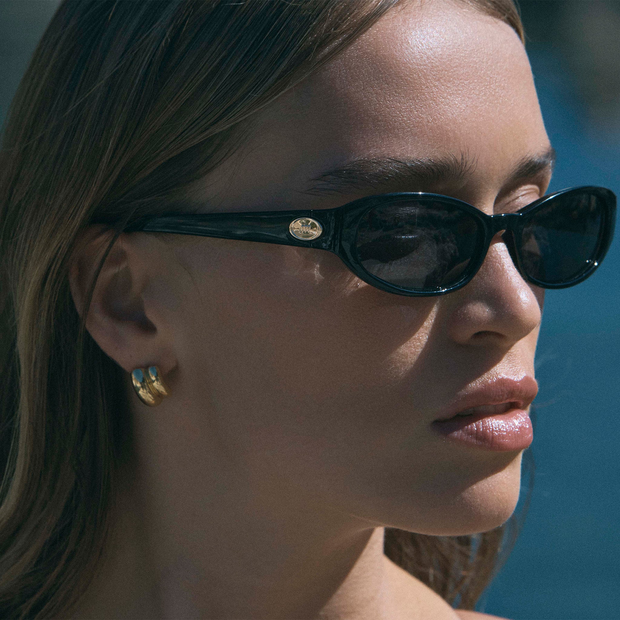 Popalicious Wide Fit Black Female Oval Sunglasses | Le Specs