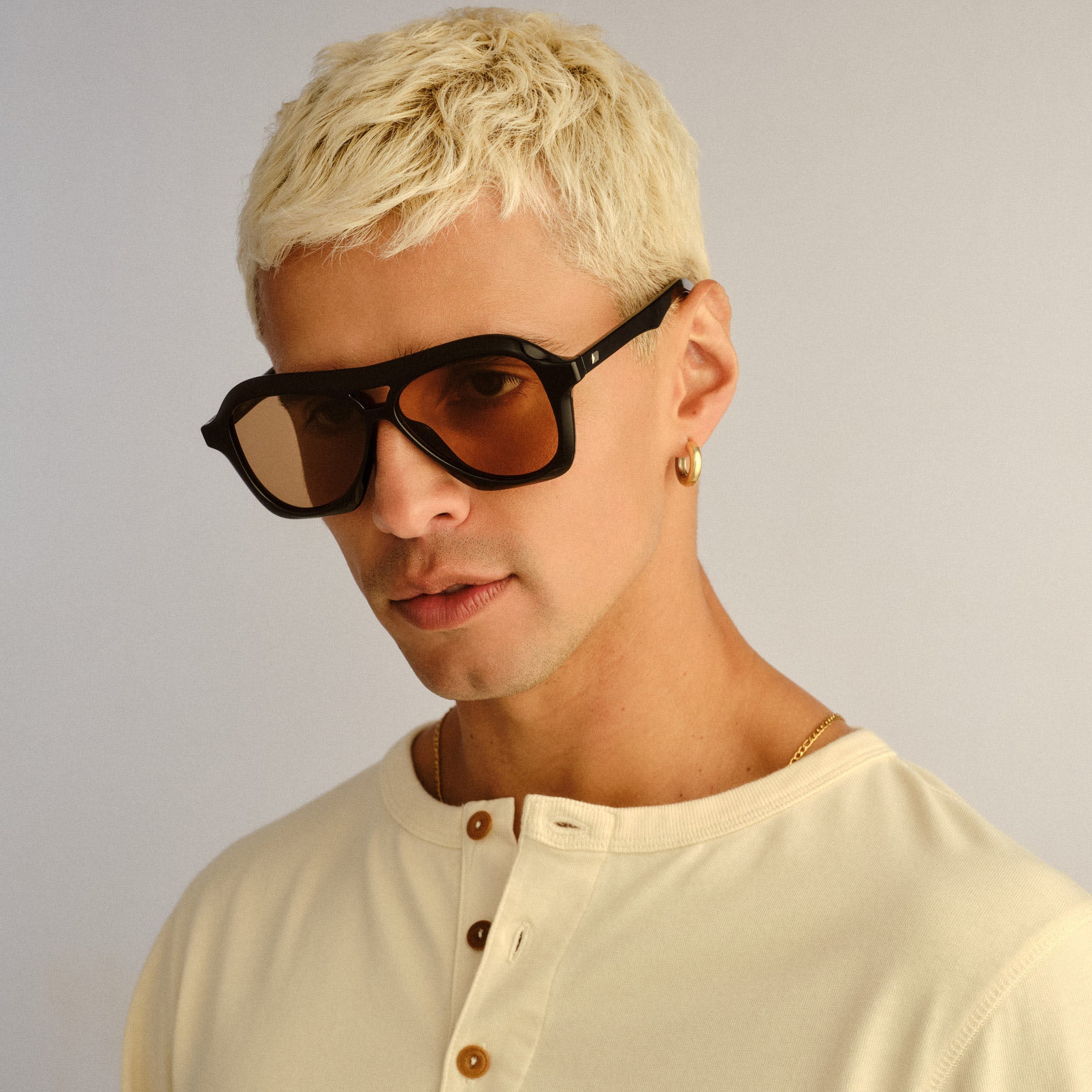 Drizzle Black Uni-Sex Aviator Sunglasses | Le Specs