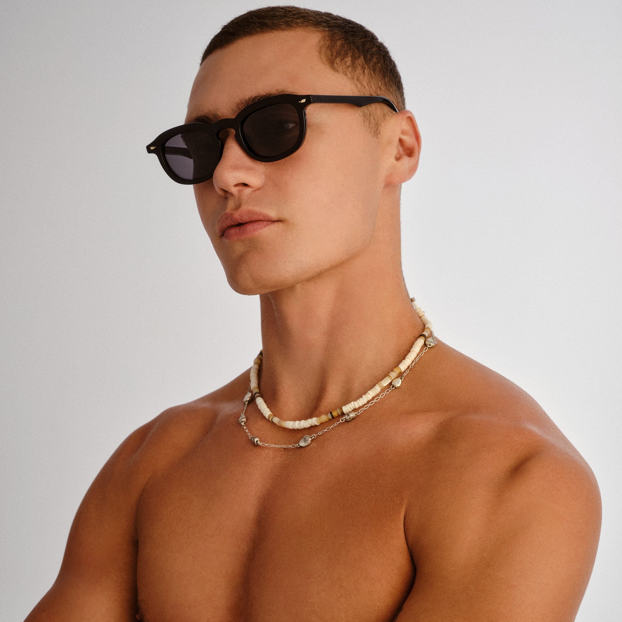 Heart Throb Black Uni-Sex Round Sunglasses | Le Specs