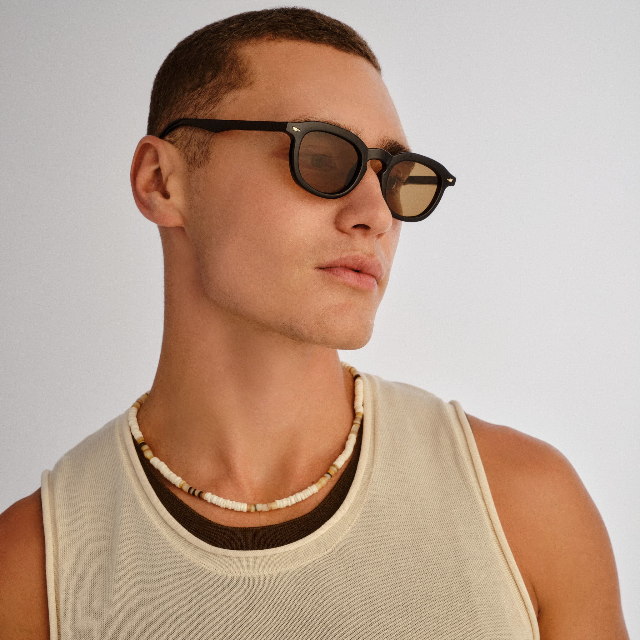 Heart Throb Black Uni-Sex Round Sunglasses | Le Specs