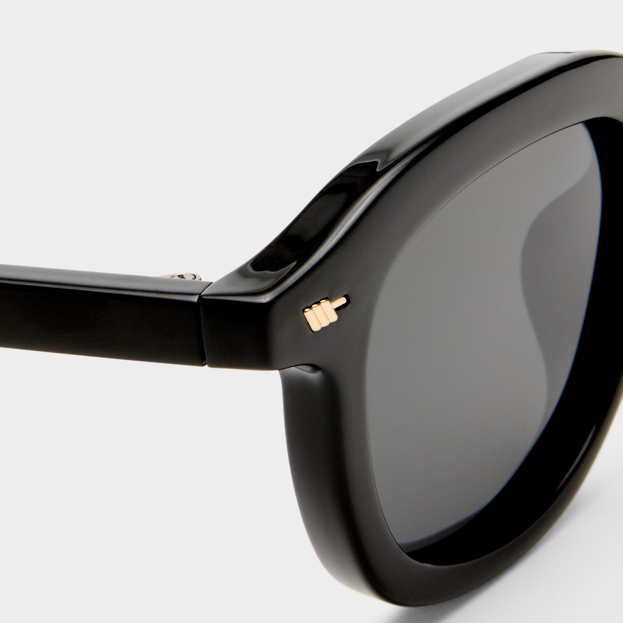 Heart Throb Black Uni-Sex Round Sunglasses | Le Specs