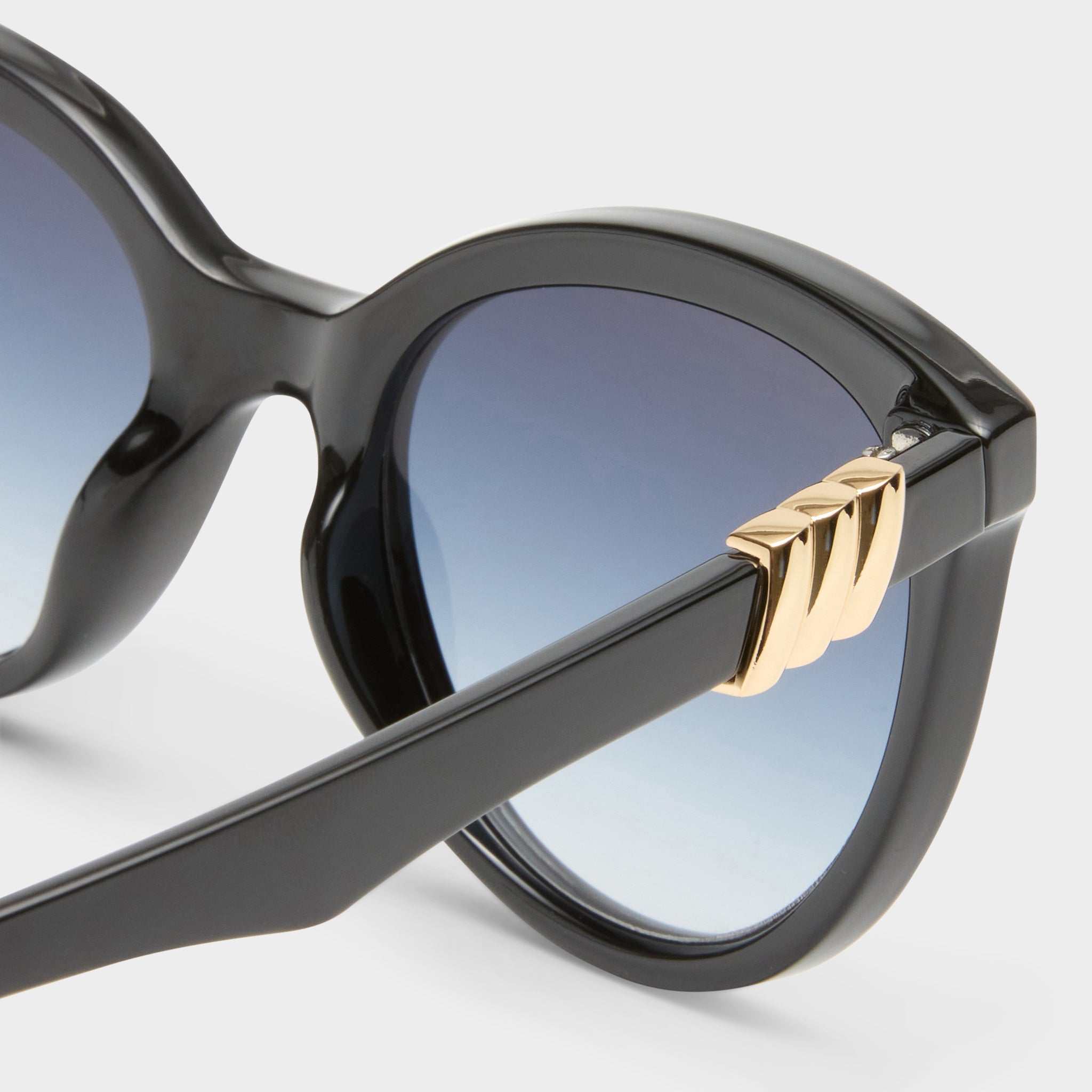 The Muse Black Female Round Sunglasses | Le Specs